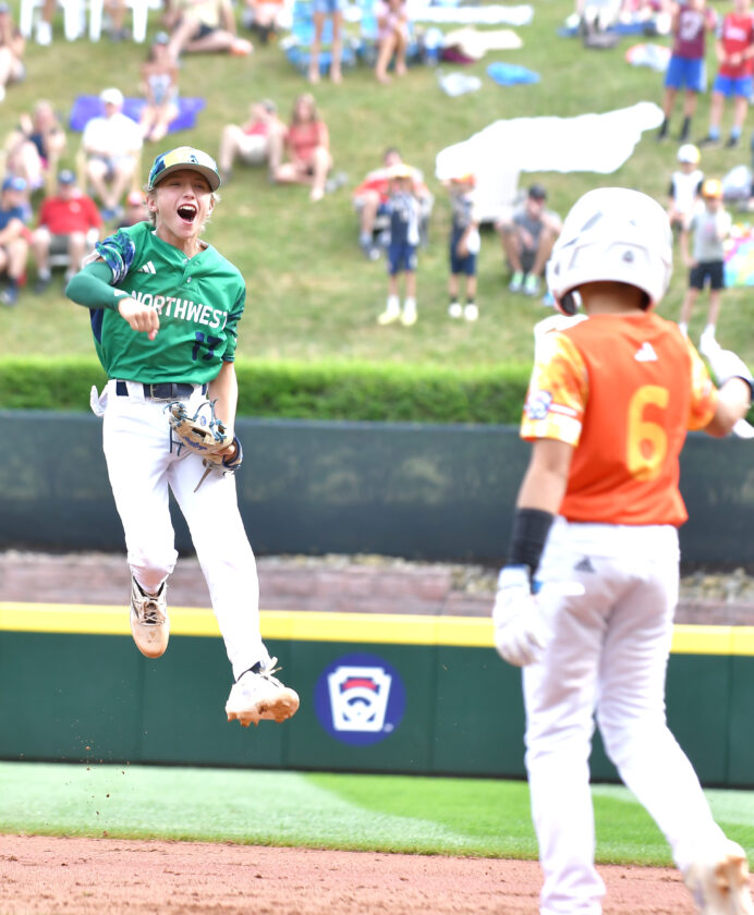 Texas defeats Washington in an absolute thriller of a game at Lamade ...